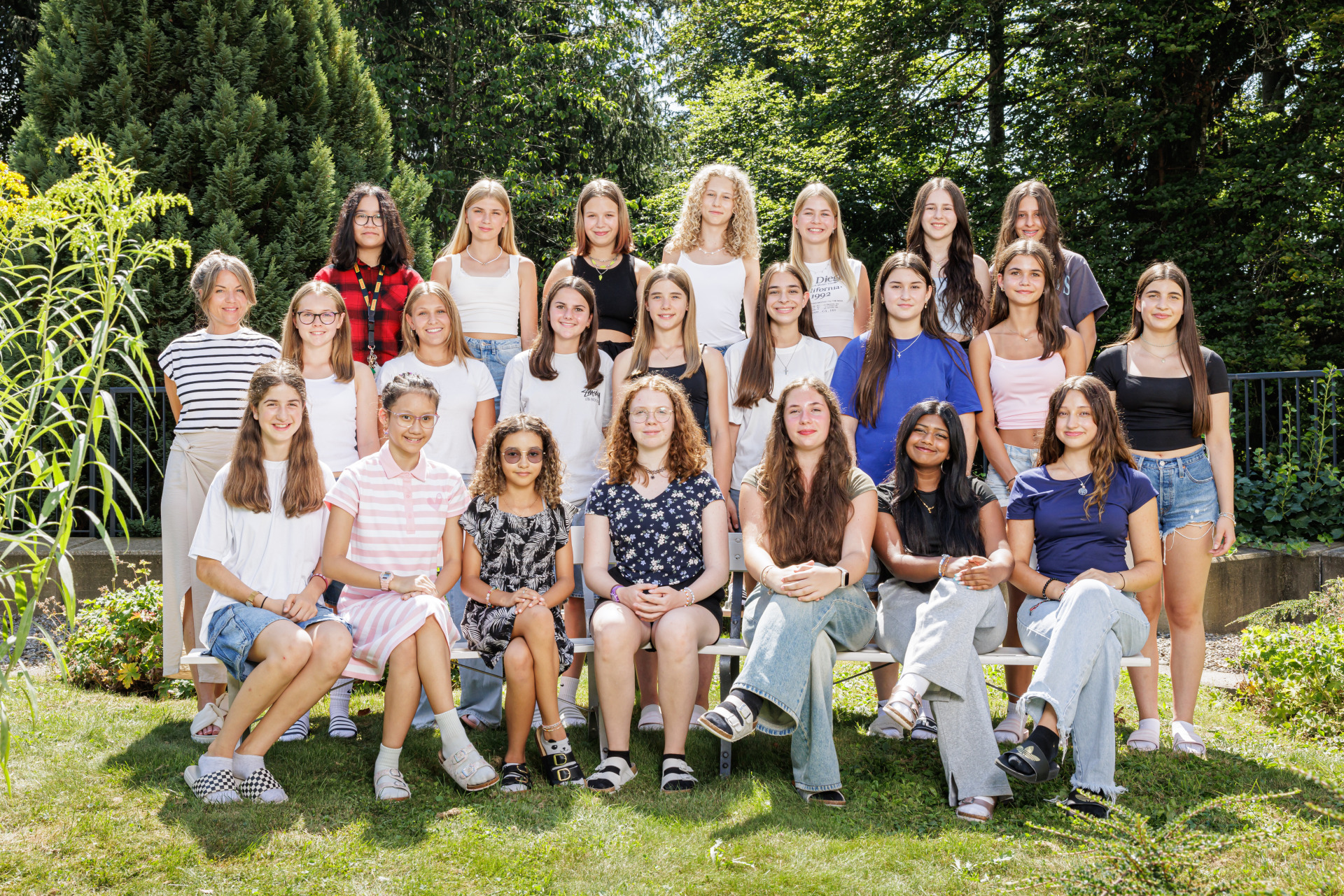 Klassenfoto 2024 2b Mädchensekundarschule St Katharina